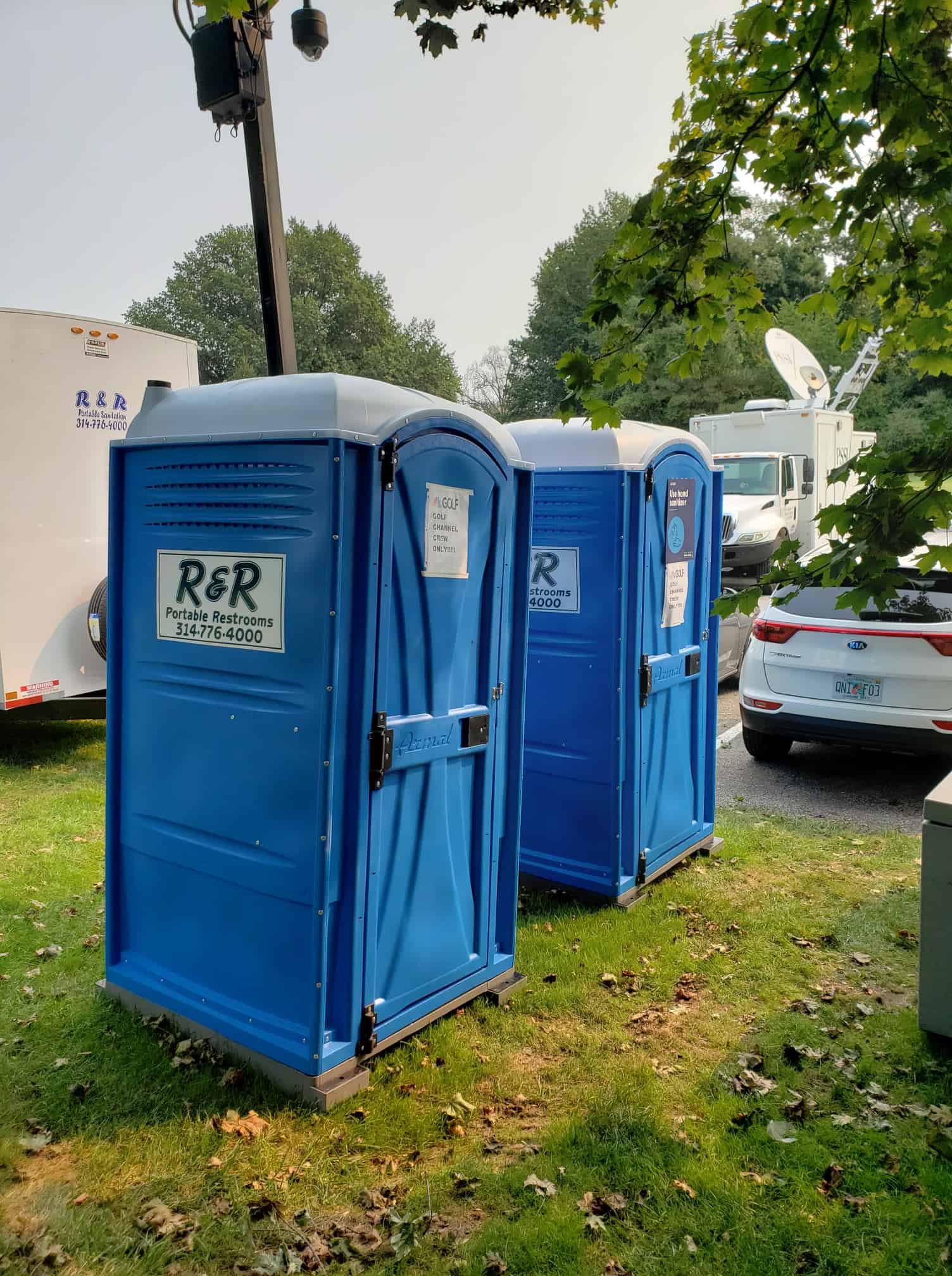 Standard Portable Restrooms | R&R Sanitation