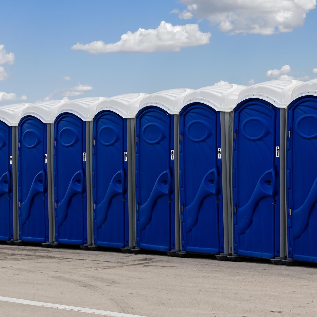How Much to Rent a Portable Toilet? | R& R Sanitation
